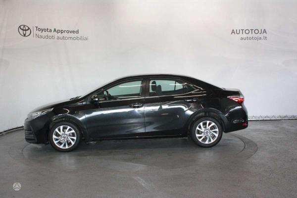 Melns Toyota Corolla 2017 Kauņa, ar dzinēja tilpumu 1.60 L un nobraukumu 133 tūkst. km par 12500 €, foto 3 vietnē AUTOMOTO.COM.LV