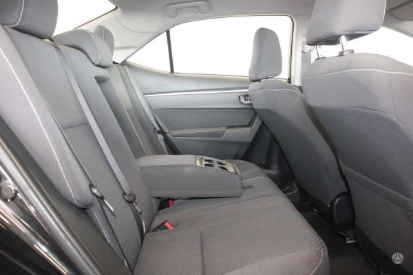 Melns Toyota Corolla 2017 Kauņa, ar dzinēja tilpumu 1.60 L un nobraukumu 133 tūkst. km par 12500 €, foto 7 vietnē AUTOMOTO.COM.LV