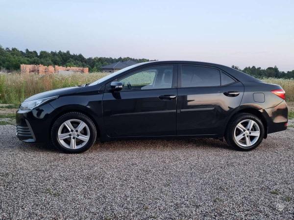 Melns Toyota Corolla 2017 Viļņa, ar dzinēja tilpumu 1.40 L un nobraukumu 290 tūkst. km par 6050 €, foto 3 vietnē AUTOMOTO.COM.LV