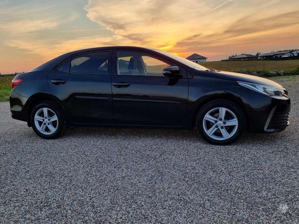 Melns Toyota Corolla 2017 Viļņa, ar dzinēja tilpumu 1.40 L un nobraukumu 290 tūkst. km par 6050 €, foto 4 vietnē AUTOMOTO.COM.LV
