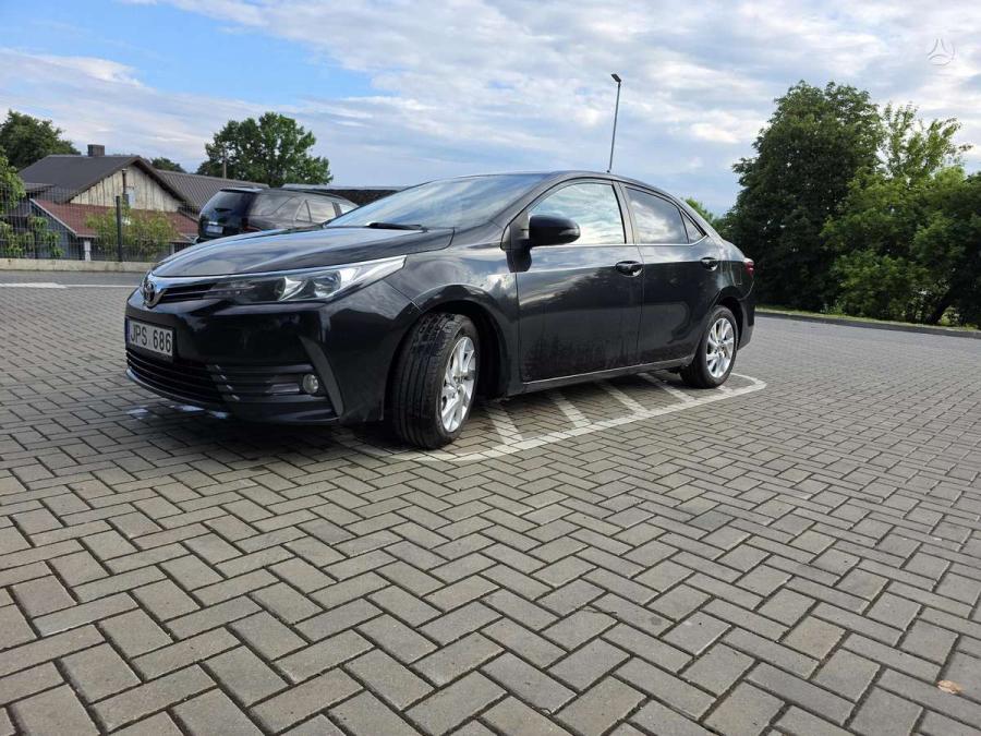 Melns Toyota Corolla 2017 Viļņa, ar dzinēja tilpumu 1.60 L un nobraukumu 189 tūkst. km par 10100 €, foto 1 vietnē AUTOMOTO.COM.LV