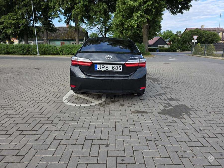 Melns Toyota Corolla 2017 Viļņa, ar dzinēja tilpumu 1.60 L un nobraukumu 189 tūkst. km par 10100 €, foto 5 vietnē AUTOMOTO.COM.LV