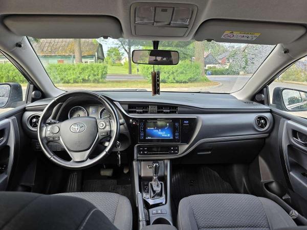 Black Toyota Corolla 2017 in Vilnius, with an engine capacity of 1.60 L and mileage of 189 thousand km for 10100 €, photo 7 on AUTOMOTO.COM.LV