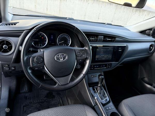 Black Toyota Corolla 2017 in Vilnius, with an engine capacity of 1.60 L and mileage of 146 thousand km for 9900 €, photo 6 on AUTOMOTO.COM.LV