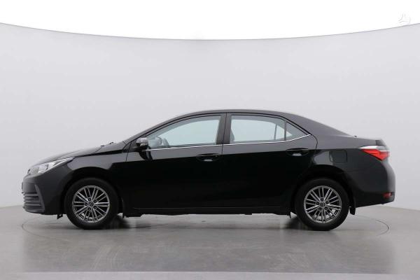 Black Toyota Corolla 2018 in Vilnius, with an engine capacity of 1.60 L and mileage of 77 thousand km for 12900 €, photo 4 on AUTOMOTO.COM.LV