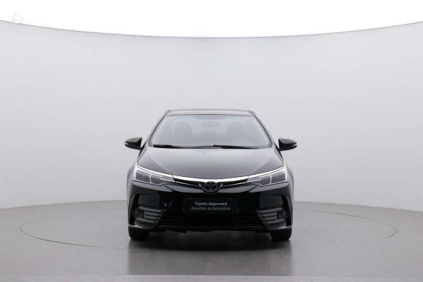 Black Toyota Corolla 2018 in Vilnius, with an engine capacity of 1.60 L and mileage of 136 thousand km for 11900 €, photo 6 on AUTOMOTO.COM.LV