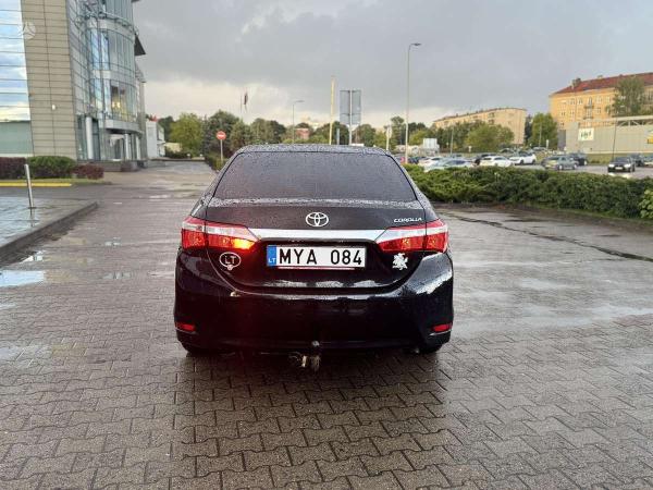 Black Toyota Corolla 2018 in Vilnius, with an engine capacity of 1.40 L and mileage of 160 thousand km for 10499 €, photo 6 on AUTOMOTO.COM.LV