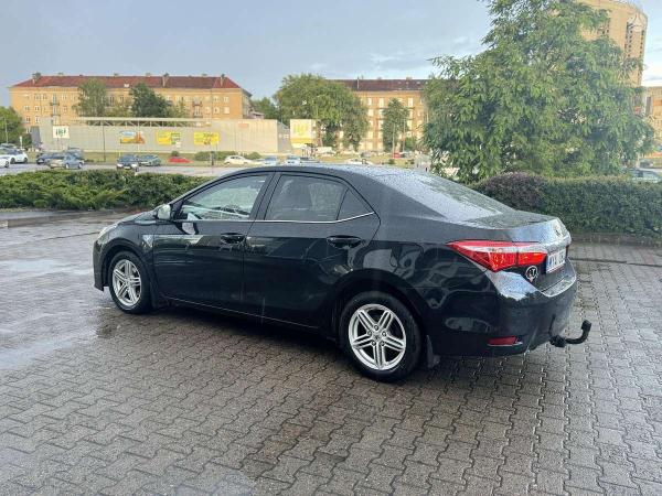 Black Toyota Corolla 2018 in Vilnius, with an engine capacity of 1.40 L and mileage of 160 thousand km for 10499 €, photo 7 on AUTOMOTO.COM.LV