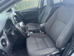 Black Toyota Corolla 2018 in Vilnius, with an engine capacity of 1.40 L and mileage of 160 thousand km for 10499 €, photo 11 on AUTOMOTO.COM.LV