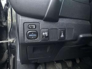Black Toyota Corolla 2018 in Vilnius, with an engine capacity of 1.40 L and mileage of 160 thousand km for 10499 €, photo 12 on AUTOMOTO.COM.LV