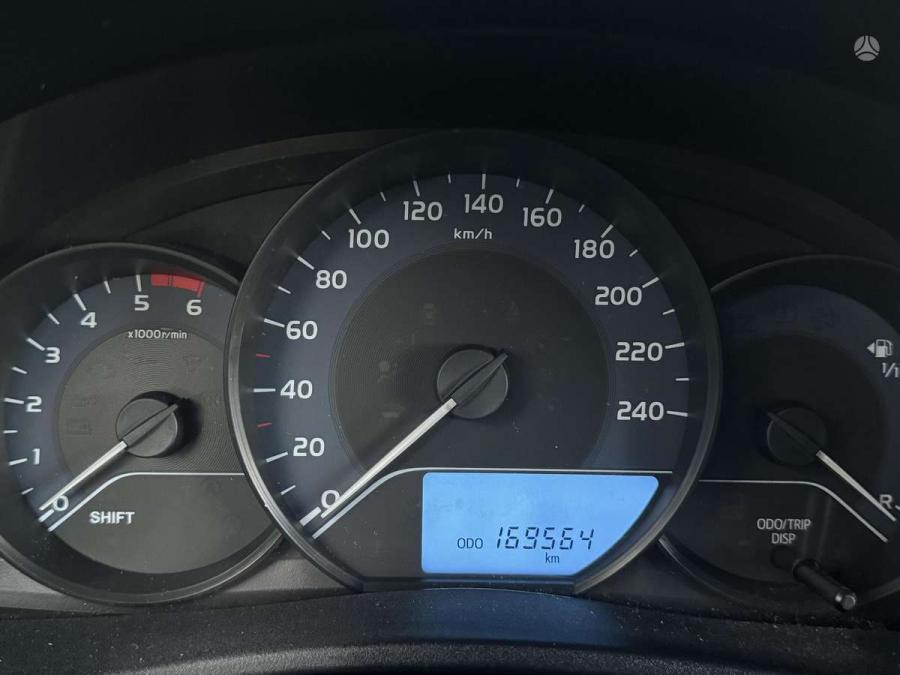 Black Toyota Corolla 2018 in Vilnius, with an engine capacity of 1.40 L and mileage of 160 thousand km for 10499 €, photo 15 on AUTOMOTO.COM.LV