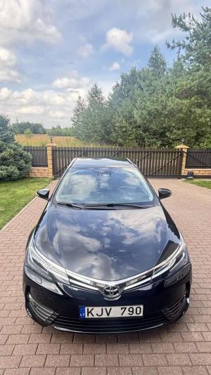 Black Toyota Corolla 2018 in Vilnius, with an engine capacity of 1.60 L and mileage of 136 thousand km for 13500 €, photo  on AUTOMOTO.COM.LV