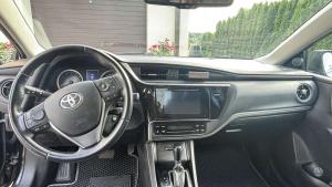 Black Toyota Corolla 2018 in Vilnius, with an engine capacity of 1.60 L and mileage of 136 thousand km for 13500 €, photo 7 on AUTOMOTO.COM.LV