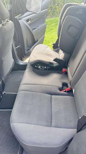 Black Toyota Corolla 2018 in Vilnius, with an engine capacity of 1.60 L and mileage of 136 thousand km for 13500 €, photo 9 on AUTOMOTO.COM.LV