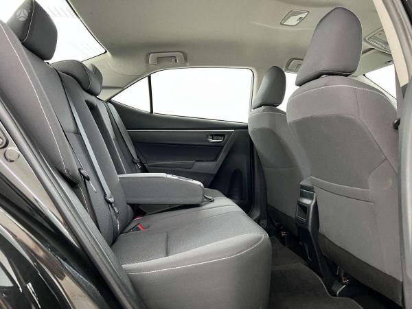 Black Toyota Corolla 2018 in Vilnius, with an engine capacity of 1.60 L and mileage of 174 thousand km for 10900 €, photo 8 on AUTOMOTO.COM.LV