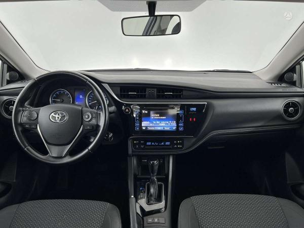 Black Toyota Corolla 2018 in Vilnius, with an engine capacity of 1.60 L and mileage of 174 thousand km for 10900 €, photo 9 on AUTOMOTO.COM.LV