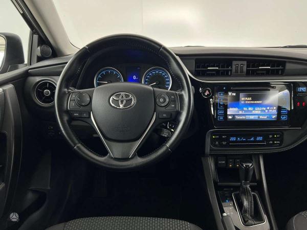 Black Toyota Corolla 2018 in Vilnius, with an engine capacity of 1.60 L and mileage of 174 thousand km for 10900 €, photo 10 on AUTOMOTO.COM.LV