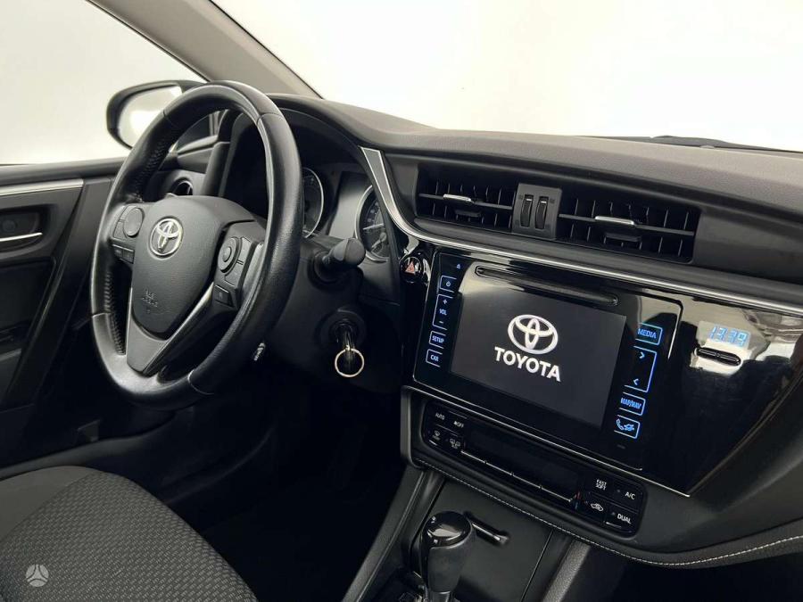 Melns Toyota Corolla 2018 Viļņa, ar dzinēja tilpumu 1.60 L un nobraukumu 174 tūkst. km par 10900 €, foto 15 vietnē AUTOMOTO.COM.LV