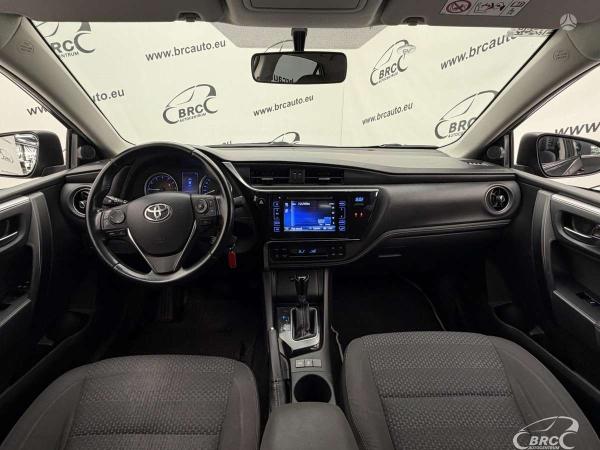 Black Toyota Corolla 2019 in Vilnius, with an engine capacity of 1.60 L and mileage of 221 thousand km for 9900 €, photo 4 on AUTOMOTO.COM.LV