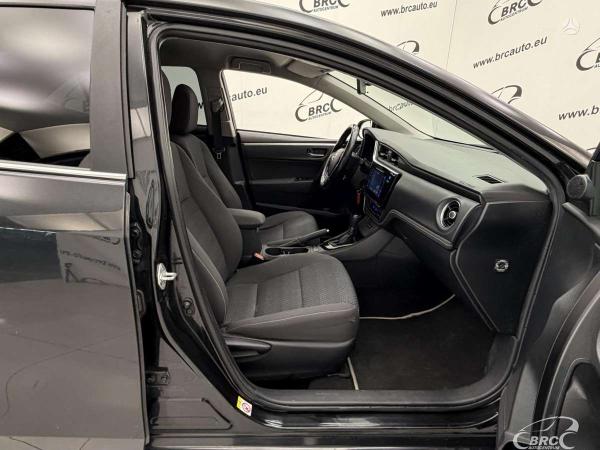 Black Toyota Corolla 2019 in Vilnius, with an engine capacity of 1.60 L and mileage of 221 thousand km for 9900 €, photo 5 on AUTOMOTO.COM.LV