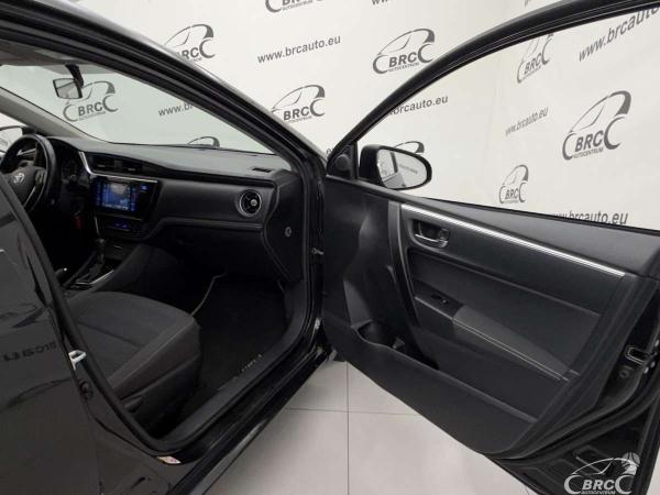 Black Toyota Corolla 2019 in Vilnius, with an engine capacity of 1.60 L and mileage of 221 thousand km for 9900 €, photo 9 on AUTOMOTO.COM.LV
