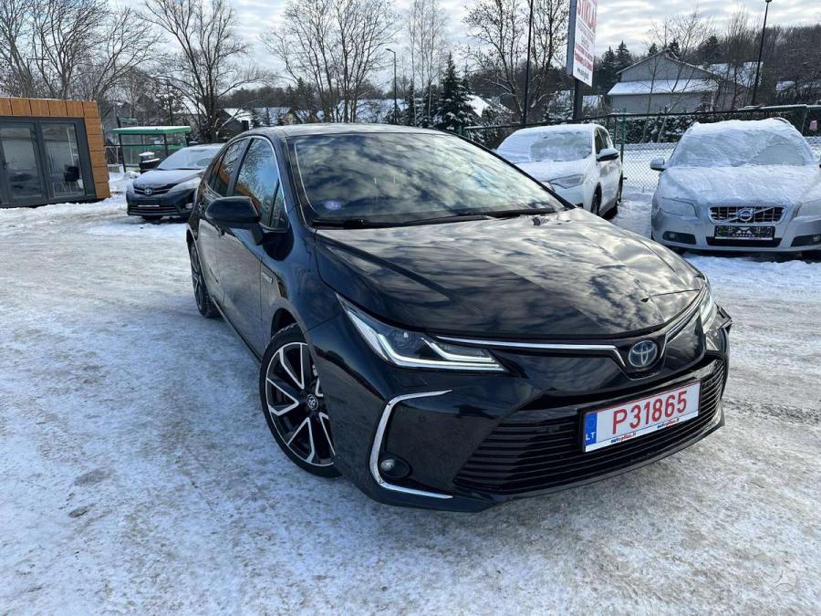 Melns Toyota Corolla 2019 Alīta, ar dzinēja tilpumu 1.80 L un nobraukumu 140 tūkst. km par 15900 €, foto 1 vietnē AUTOMOTO.COM.LV