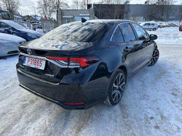 Black Toyota Corolla 2019 in Alytus, with an engine capacity of 1.80 L and mileage of 140 thousand km for 15900 €, photo 3 on AUTOMOTO.COM.LV
