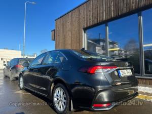 Black Toyota Corolla 2019 in Tallinn, with an engine capacity of 1.60 L and mileage of 167 thousand km for 15450 €, photo 5 on AUTOMOTO.COM.LV