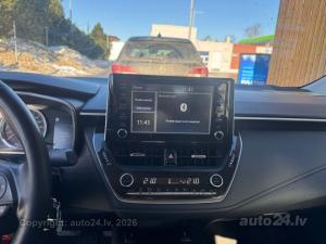 Black Toyota Corolla 2019 in Tallinn, with an engine capacity of 1.60 L and mileage of 167 thousand km for 15450 €, photo 11 on AUTOMOTO.COM.LV