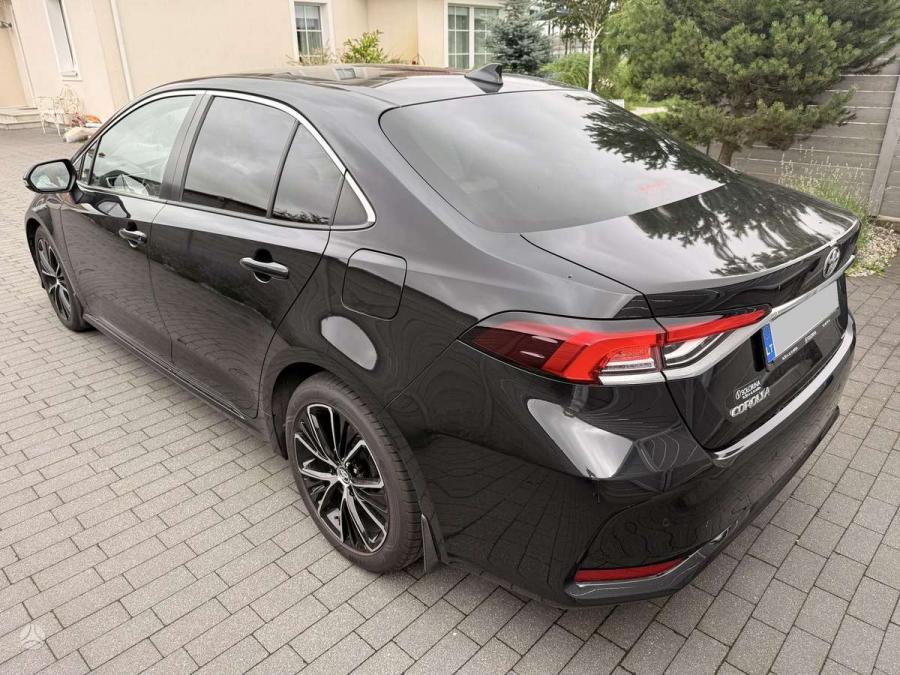 Black Toyota Corolla 2019 in Klaipeda, with an engine capacity of 1.60 L and mileage of 67 thousand km for 17400 €, photo 5 on AUTOMOTO.COM.LV