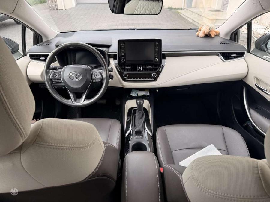 Black Toyota Corolla 2019 in Klaipeda, with an engine capacity of 1.60 L and mileage of 67 thousand km for 17400 €, photo 6 on AUTOMOTO.COM.LV