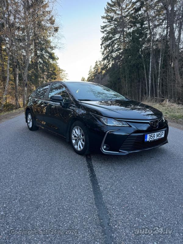 Black Toyota Corolla 2019 in Tallinn, with an engine capacity of 1.60 L and mileage of 87 thousand km for 16900 €, photo 3 on AUTOMOTO.COM.LV