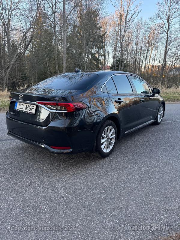 Black Toyota Corolla 2019 in Tallinn, with an engine capacity of 1.60 L and mileage of 87 thousand km for 16900 €, photo 5 on AUTOMOTO.COM.LV