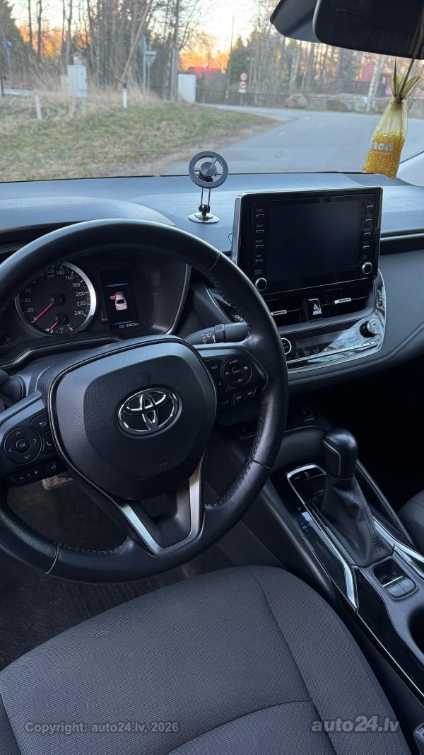 Black Toyota Corolla 2019 in Tallinn, with an engine capacity of 1.60 L and mileage of 87 thousand km for 16900 €, photo 10 on AUTOMOTO.COM.LV