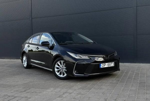 Black Toyota Corolla 2019 in Riga, with an engine capacity of 1.60 L and mileage of 136 thousand km for 13745 €, photo 4 on AUTOMOTO.COM.LV
