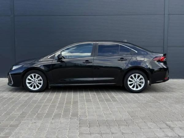 Black Toyota Corolla 2019 in Riga, with an engine capacity of 1.60 L and mileage of 136 thousand km for 13745 €, photo 6 on AUTOMOTO.COM.LV