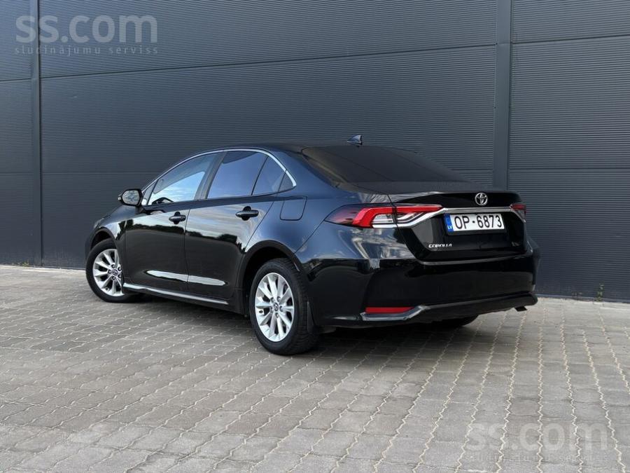 Black Toyota Corolla 2019 in Riga, with an engine capacity of 1.60 L and mileage of 136 thousand km for 13745 €, photo 3 on AUTOMOTO.COM.LV