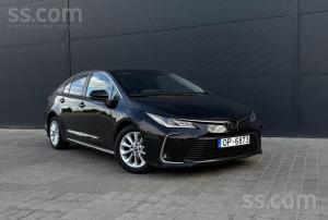 Black Toyota Corolla 2019 in Riga, with an engine capacity of 1.60 L and mileage of 136 thousand km for 13745 €, photo 5 on AUTOMOTO.COM.LV