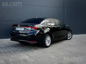 Black Toyota Corolla 2019 in Riga, with an engine capacity of 1.60 L and mileage of 136 thousand km for 13745 €, photo 6 on AUTOMOTO.COM.LV
