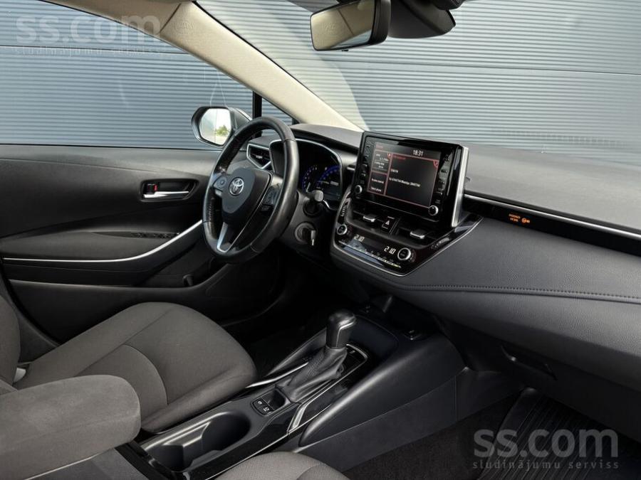Black Toyota Corolla 2019 in Riga, with an engine capacity of 1.60 L and mileage of 136 thousand km for 13745 €, photo 9 on AUTOMOTO.COM.LV