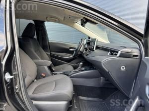 Black Toyota Corolla 2019 in Riga, with an engine capacity of 1.60 L and mileage of 136 thousand km for 13745 €, photo 10 on AUTOMOTO.COM.LV