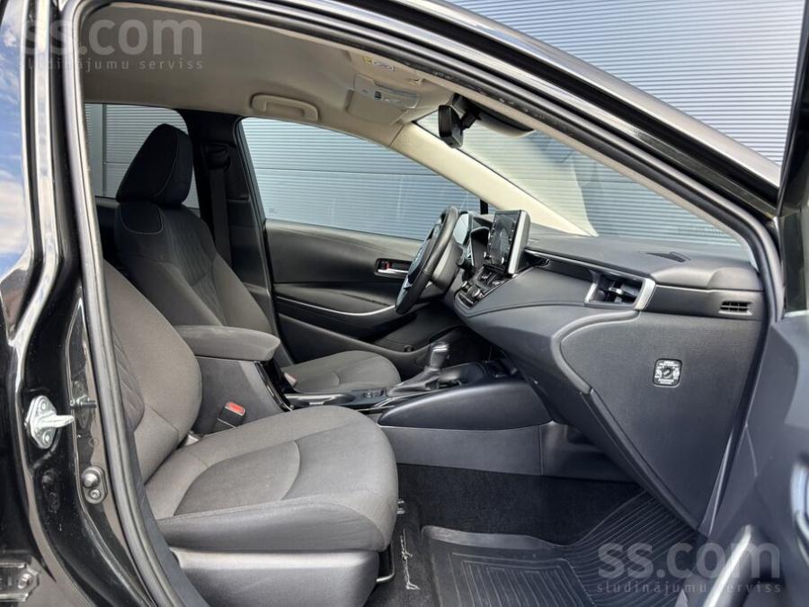 Black Toyota Corolla 2019 in Riga, with an engine capacity of 1.60 L and mileage of 136 thousand km for 13745 €, photo 10 on AUTOMOTO.COM.LV