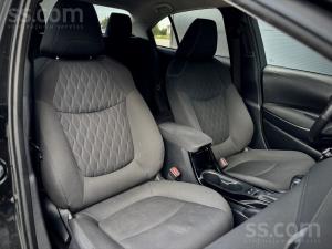 Black Toyota Corolla 2019 in Riga, with an engine capacity of 1.60 L and mileage of 136 thousand km for 13745 €, photo 11 on AUTOMOTO.COM.LV