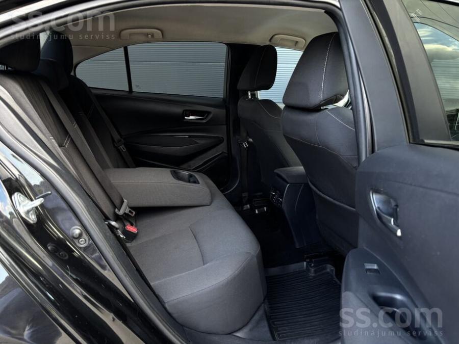 Black Toyota Corolla 2019 in Riga, with an engine capacity of 1.60 L and mileage of 136 thousand km for 13745 €, photo 12 on AUTOMOTO.COM.LV