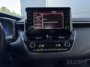 Black Toyota Corolla 2019 in Riga, with an engine capacity of 1.60 L and mileage of 136 thousand km for 13745 €, photo 15 on AUTOMOTO.COM.LV