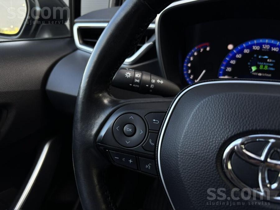 Black Toyota Corolla 2019 in Riga, with an engine capacity of 1.60 L and mileage of 136 thousand km for 13745 €, photo 16 on AUTOMOTO.COM.LV