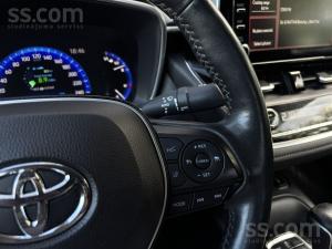 Black Toyota Corolla 2019 in Riga, with an engine capacity of 1.60 L and mileage of 136 thousand km for 13745 €, photo 17 on AUTOMOTO.COM.LV