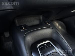 Black Toyota Corolla 2019 in Riga, with an engine capacity of 1.60 L and mileage of 136 thousand km for 13745 €, photo 18 on AUTOMOTO.COM.LV