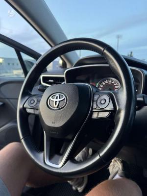Black Toyota Corolla 2019 in Vilnius, with an engine capacity of 1.60 L and mileage of 250 thousand km for 15000 €, photo 14 on AUTOMOTO.COM.LV