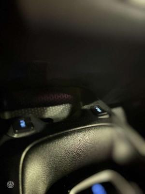 Black Toyota Corolla 2019 in Vilnius, with an engine capacity of 1.60 L and mileage of 250 thousand km for 15000 €, photo 16 on AUTOMOTO.COM.LV